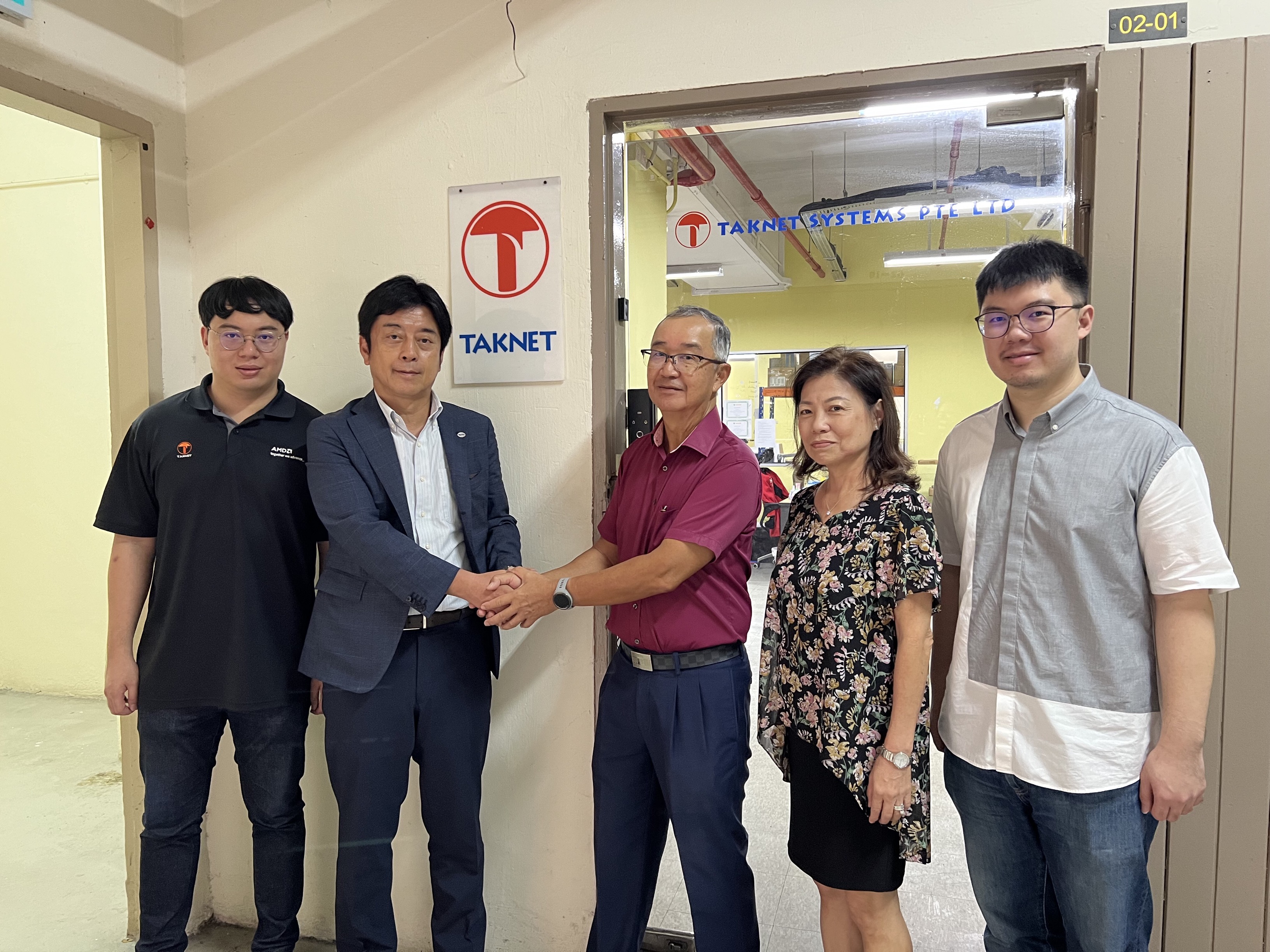 TAKNET 社株式譲渡手続完了セレモニーを行いました | お知らせ | 2024 | ニュース | レカム 株式会社(RECOMM CO.,LTD.)